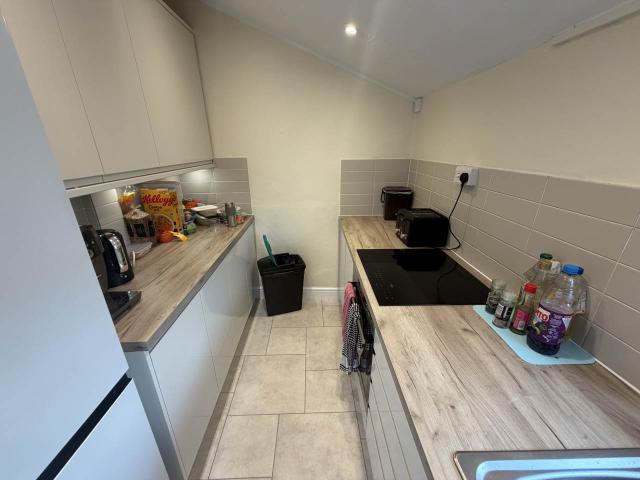 student_apartment for rent in Glenroy Street Rooms Roath Cardiff CF24 3JX