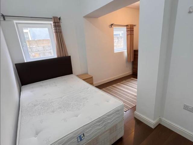 student_apartment for rent in Miskin Street, Flat Cathays Cardiff CF24 4AR