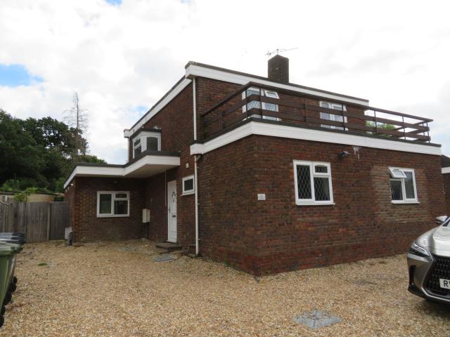 student_apartment in The Chase, Guildford