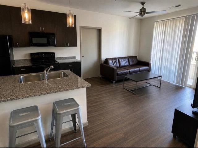 Student apartment sublease!