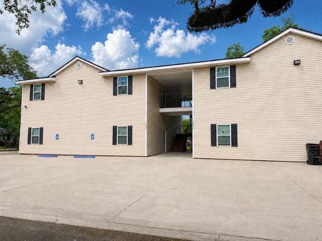 STUDENT BASED HOUSING! Available NOW! Cozy 1 Bed