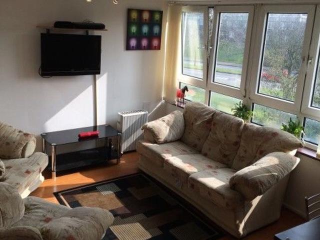 Student Flat, 15 min walk to the Uni and quick Bus journey