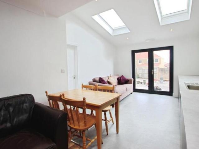 STUDENT HOUSE * A fantastic opportunity to rent this 6 bedroom student home on Filton Avenue. It has great access to UWE and local shops and amenities. Easy to walk into your lectures and grab a bite to eat on the way at Abbeywood shopping park, with a variety of restaurants and supermarkets. Available in August on a furnished basis. Bills excluded