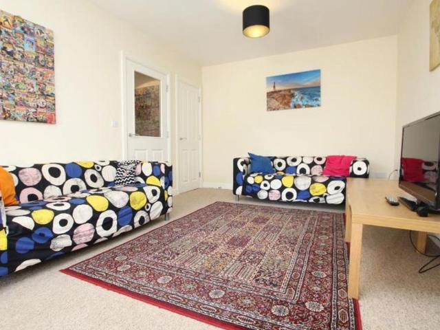 STUDENT HOUSE * BILLS INCLUDED A bedroom in this large student property, 10 min walk to University of the West of England. Move in July 2026