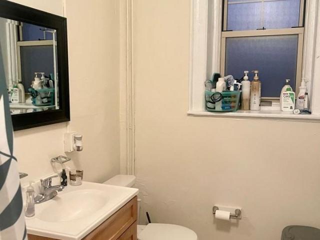 Student Housing 3 Bedroom Apartment for Rent at 520 S 42nd St, Philadelphia, PA 19104 Spruce Hill
