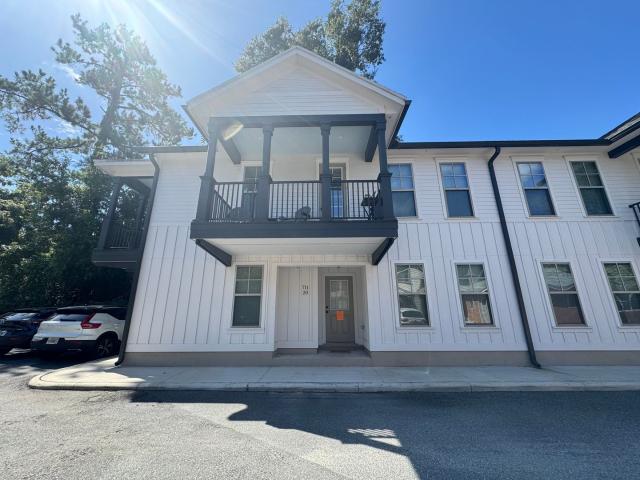 Student Living Near UF 3 Bed / 3 Bath Home with Balcony FIRST MONTHS RENT FREE