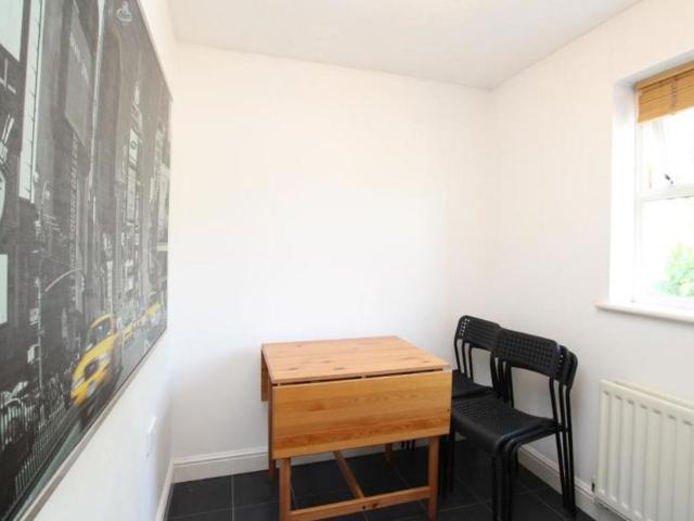 STUDENT PROPERTY * BILLS INCLUDED 4 bedroom student property 5 min walk from University of the West of England. Move in July 2026