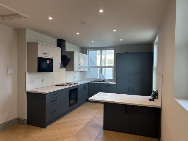 Student Property Queen Anne. 11 bed end of terrace house to rent £4,528 pcm £1,045 pw