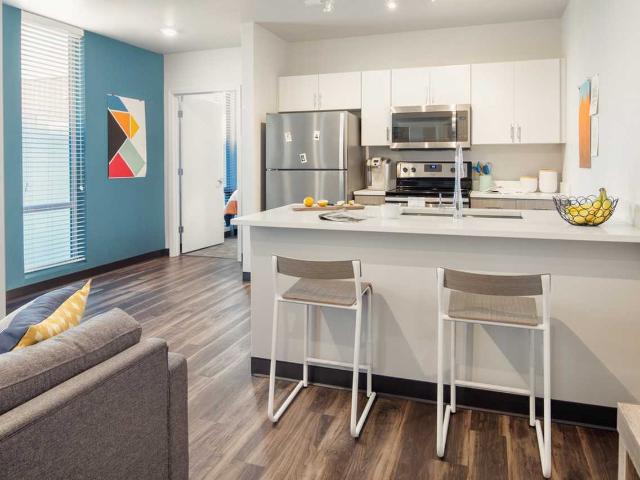 Student | Rise on 9th 4 Bedroom Apartment for Rent at 915 Locust St, Columbia, MO 65201 Downtown Columbia