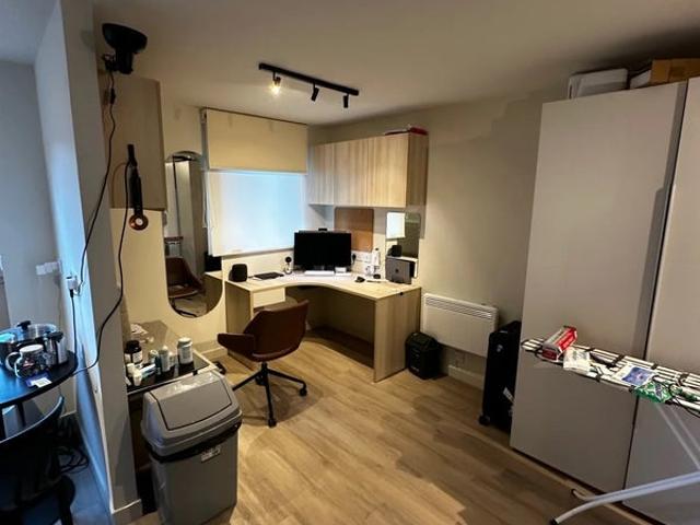 Student Roost Gibson Street Studio takeover £299pw