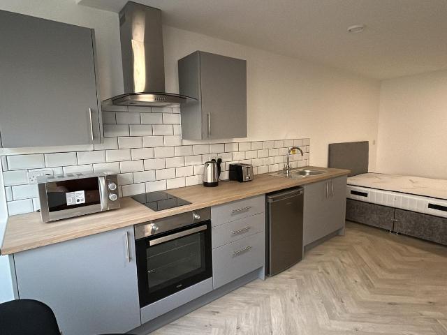 Student Studio – All Bills Included – Derby City Centre – Available May! Discover modern, fully furnished student living in this stylish studio