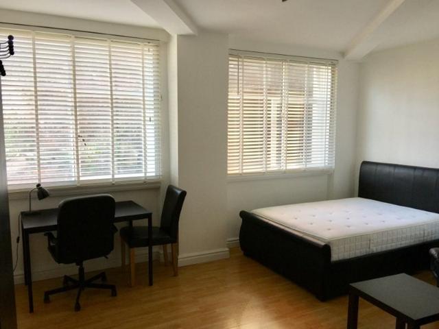 Student Studio apartment on oxford rd city centre