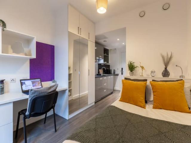 Student Studio Birmingham City Center Cashback