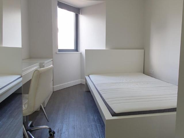 Student Studio Flat to rent