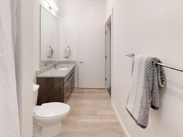 Student | The View on Pavey Square 5 Bedroom Apartment for Rent at 10 W Northwood Ave, Columbus, OH 43201 North Campus