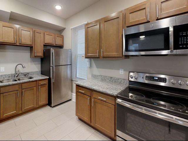 Student | The View on Pavey Square 3 Bedroom Apartment for Rent at 10 W Northwood Ave, Columbus, OH 43201 North Campus