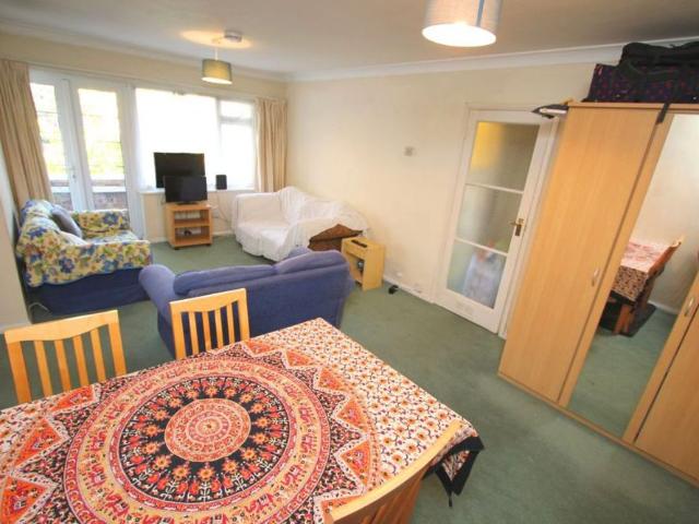 STUDENT 3 Bedroom Flat – Surbiton Maple Road, KT6