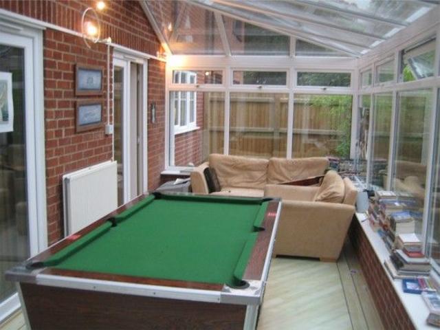 STUDENT 6 BED PROPERTY THE CROFTS WITH A POOL TABLE