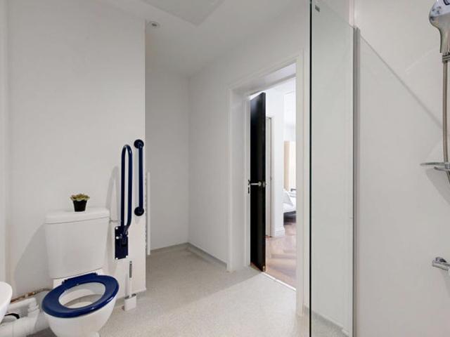 Students Only! Luxury Studio Apartment