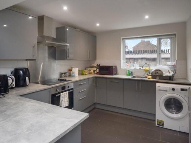Students Only 1 Room Left 5 Bed House Share