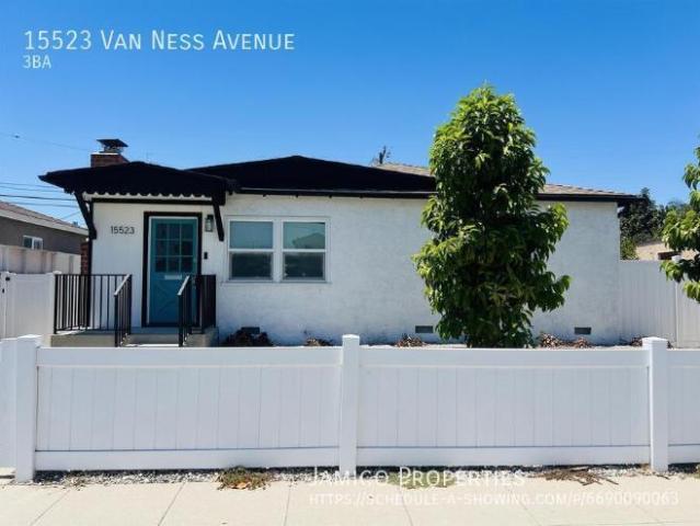 Studio, 3 bath, Condo 15523 Van Ness Avenue
