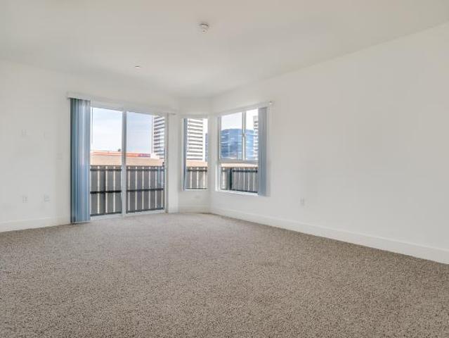 Studio, 3 bath, Townhouse/Brownstone/RowHouse 1539 Beloit Avenue