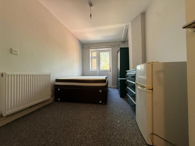Studio | £1000 PCM | 1 Aug