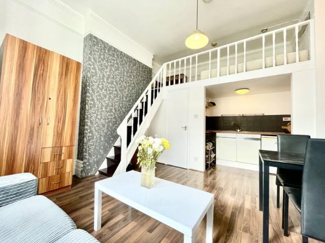 Studio £1900Pm *Bills Included