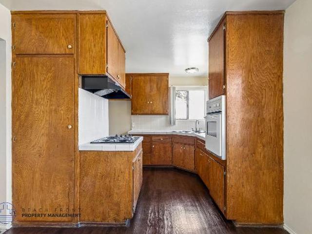 Studio, 1 bath, Other 1010 Larch St