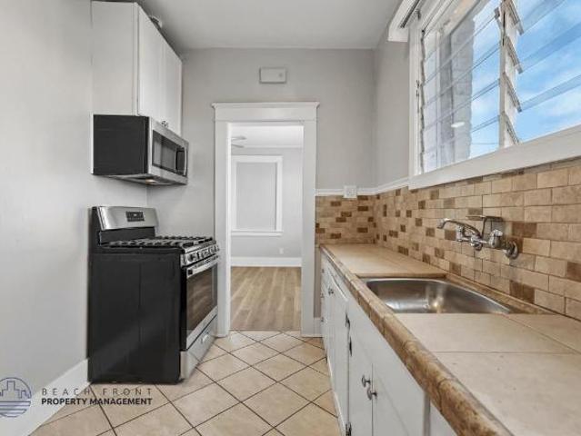 Studio, 1 bath, Other 1141 Pine Ave