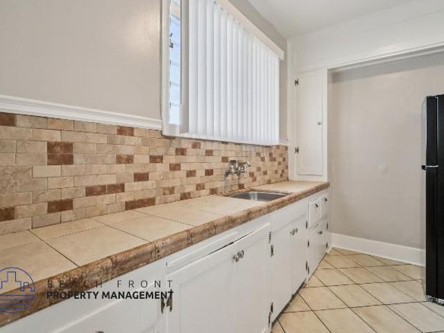 Studio, 1 bath, Other 1141 Pine Ave