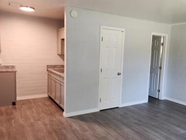 Studio, 1 bath, Apartment 2645 W Morten Avenue
