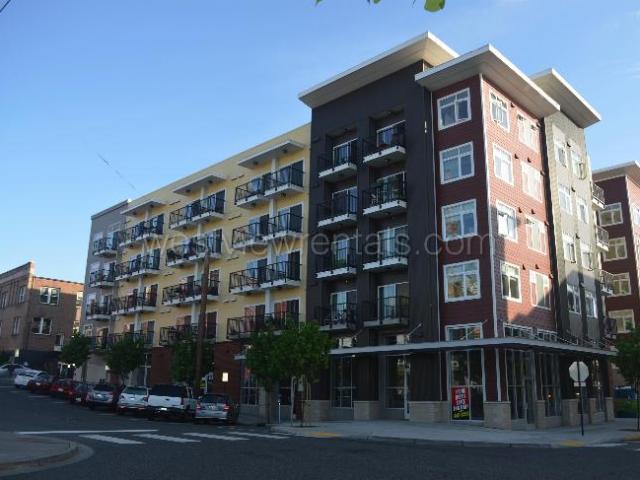 Studio, 1 bath, Other 200 E Maple Street
