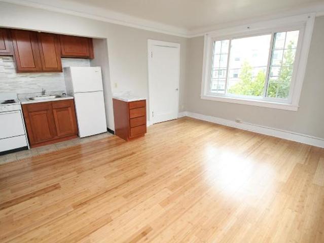 Studio, 1 bath, Apartment 4629 Bayard Street