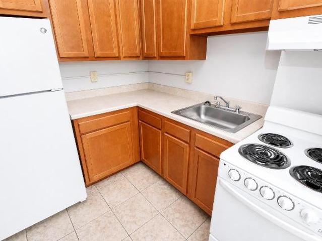 Studio, 1 bath, Other 4720 Centre Avenue