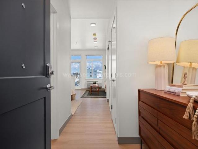 Studio, 1 bath, Other 711 Astor Street