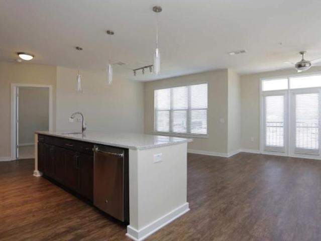 Studio, 1 bath, Apartment 400 Belmont Pl SE