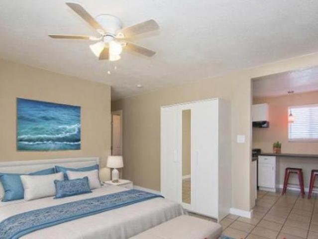 Studio, 1 bath, Apartment 4130 North 12th Street