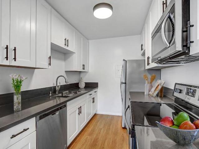 Studio, 1 bath, Apartment 4151 Arch Drive