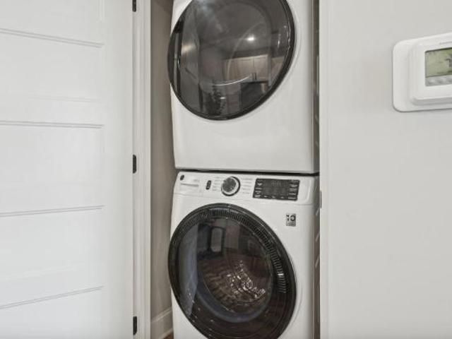 Studio, 1 bath, Apartment 421 W Tremont Ave