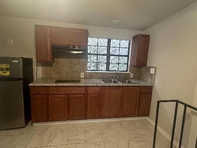 Studio, 1 bath, Apartment 425 Hawthorne Street