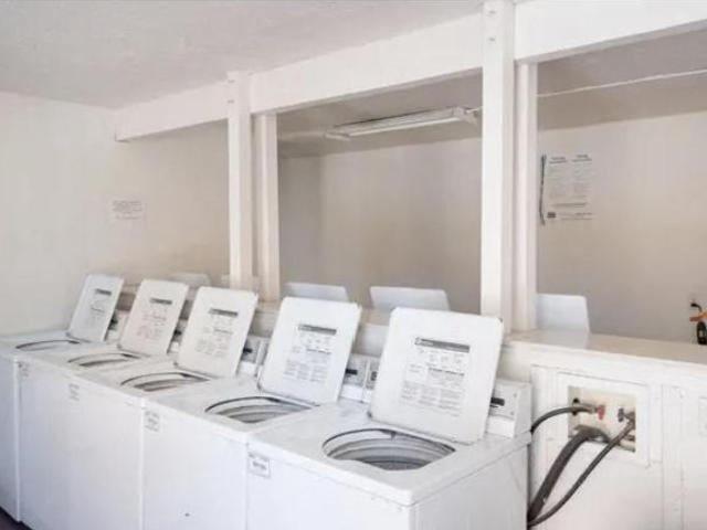 Studio, 1 bath, Apartment 4300 Pan American Fwy NE