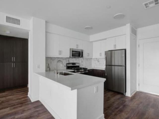 Studio, 1 bath, Apartment 4531 Hollywood Blvd