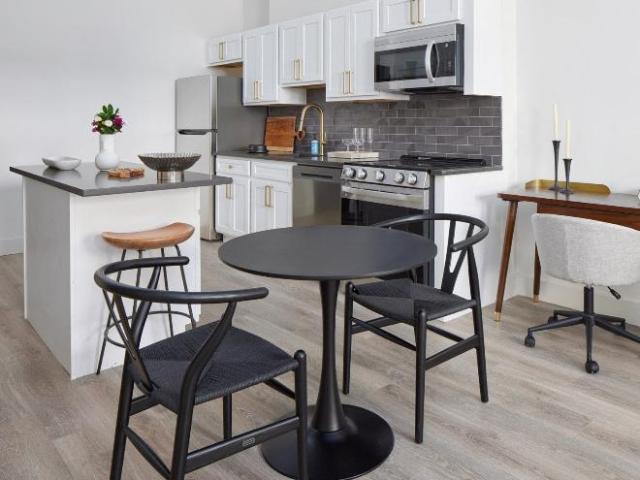 Studio, 1 bath, Apartment 4701 Pine Street