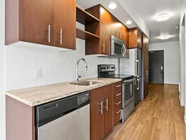 Studio, 1 bath, Apartment 4725 SE Division St
