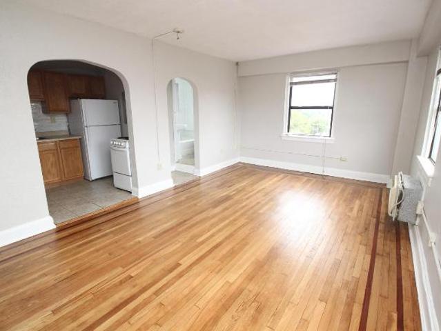 Studio, 1 bath, Apartment 4720 Centre Avenue