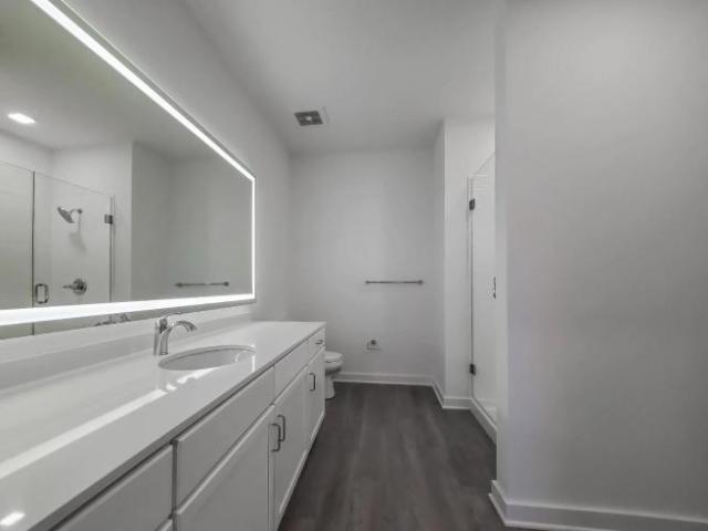 Studio, 1 bath, Apartment 4733 N Wolcott Ave