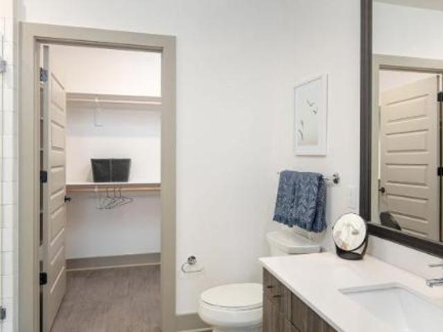 Studio, 1 bath, Apartment 500 N West St