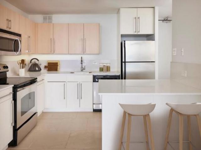 Studio, 1 bath, Apartment 5035 S East End Ave