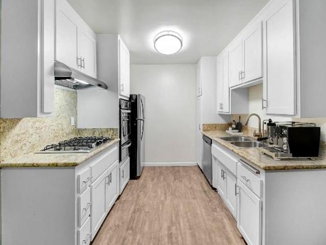 Studio, 1 bath, Apartment 5112 Laurel Cyn